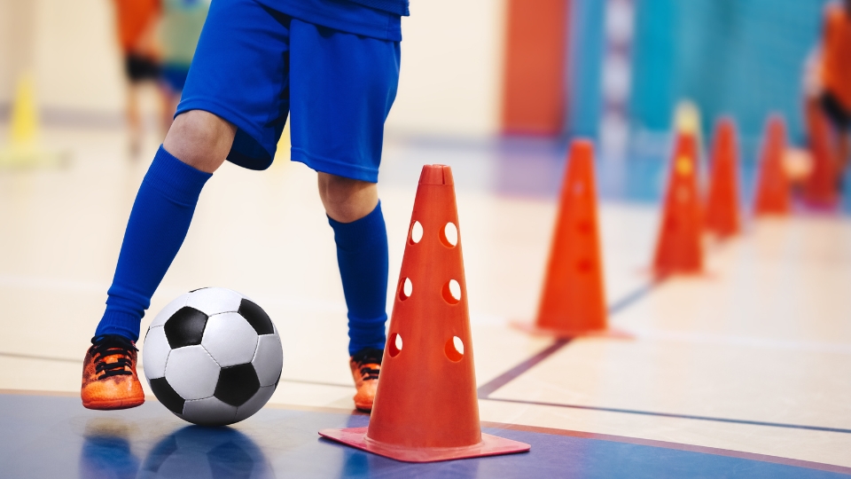 Begini Cara Memilih Perlengkapan Bermain Futsal yang Berkualitas - Ayo ...